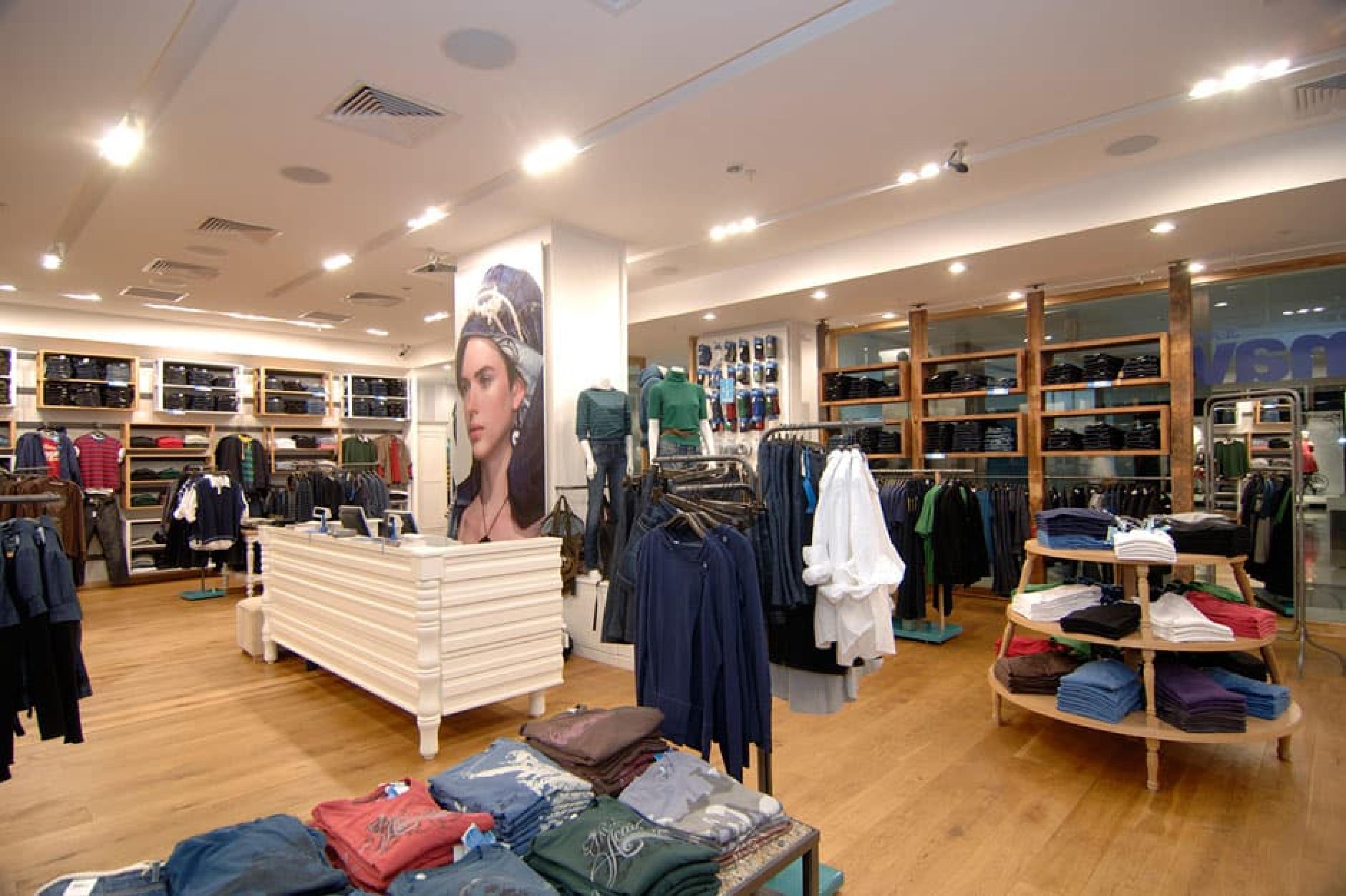 Turkish Clothes Shop Interior Design