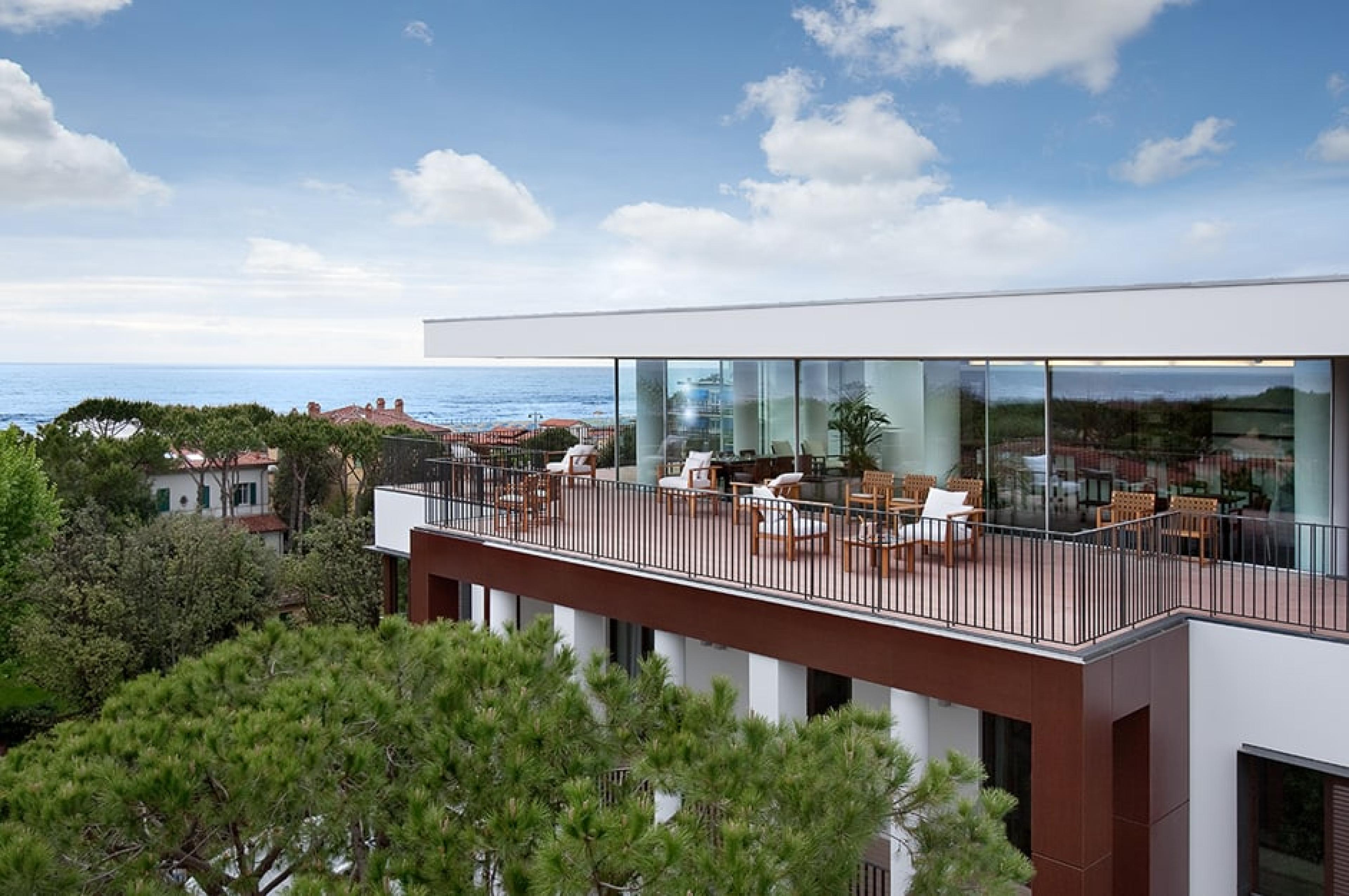 Dei Marmi Italia Discover Prada Cafe In Forte Dei Marmi, Tuscany