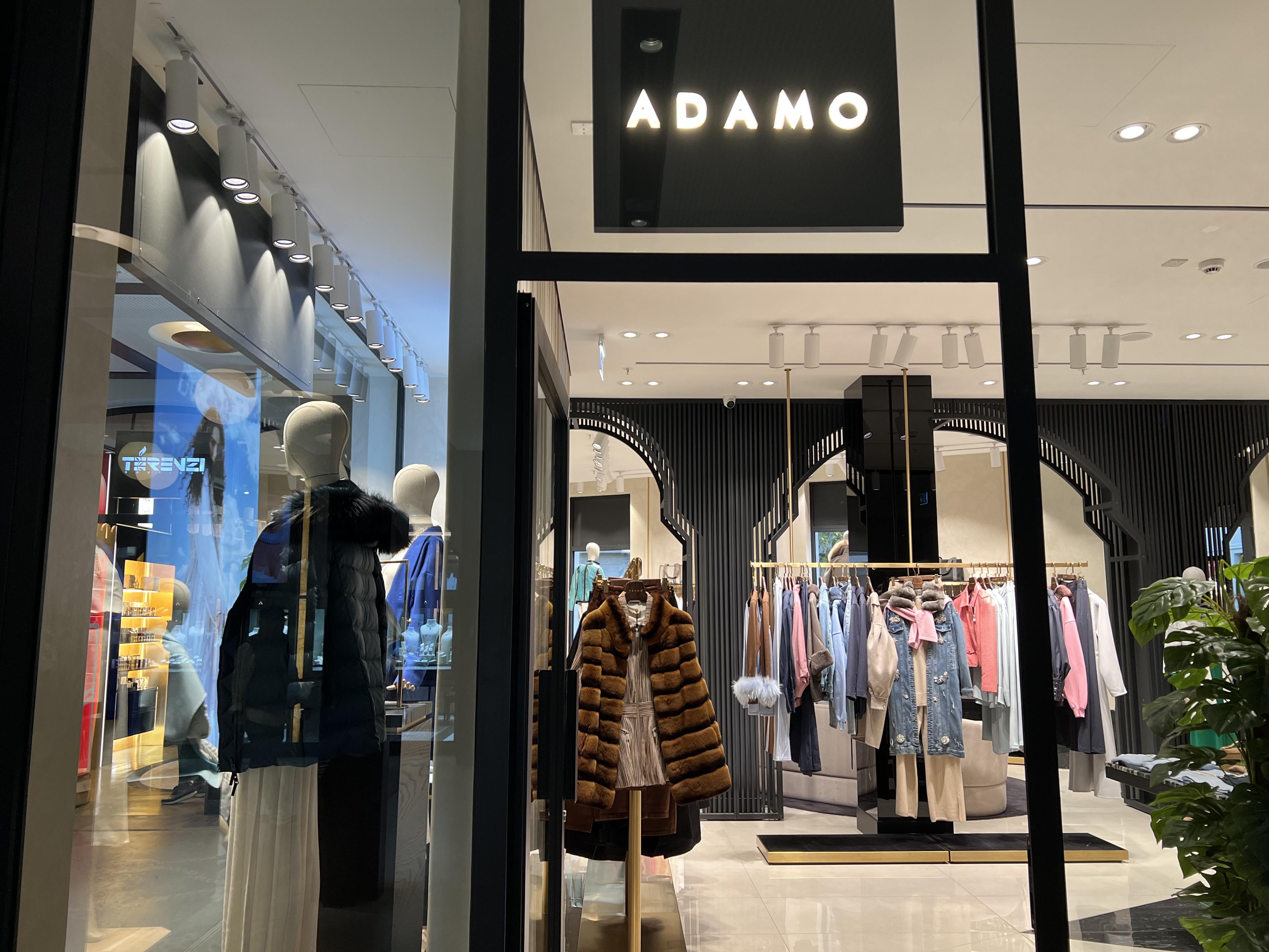 Turkish Clothes Shop Interior Design