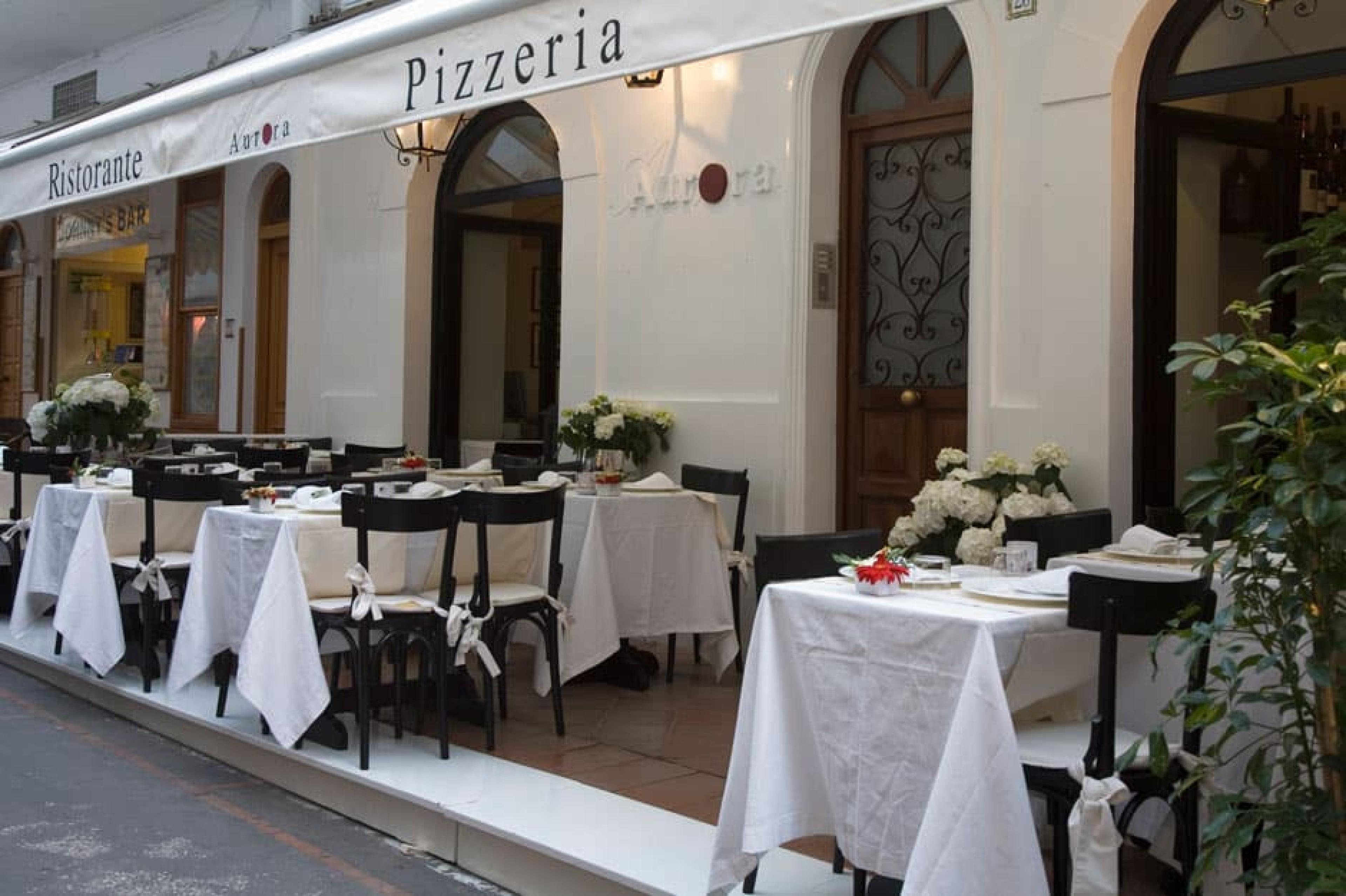 Il Riccio Stylish Waterfront Restaurant In Capri